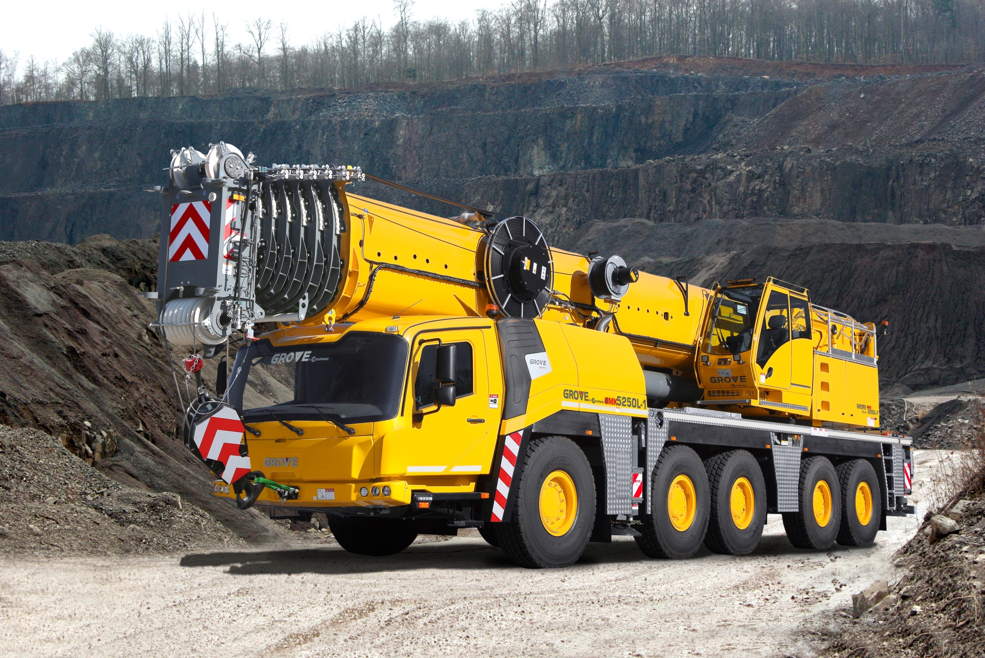 Rough Terrain Cranes vs. All Terrain Cranes - Crane Laptops