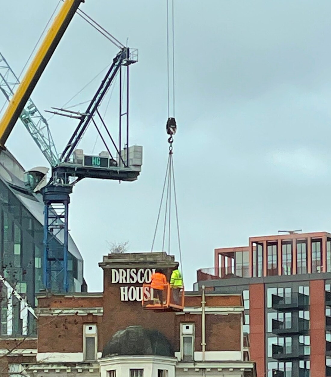 Unsafe Tower Crane Incident Witnessed in London - Crane Laptops